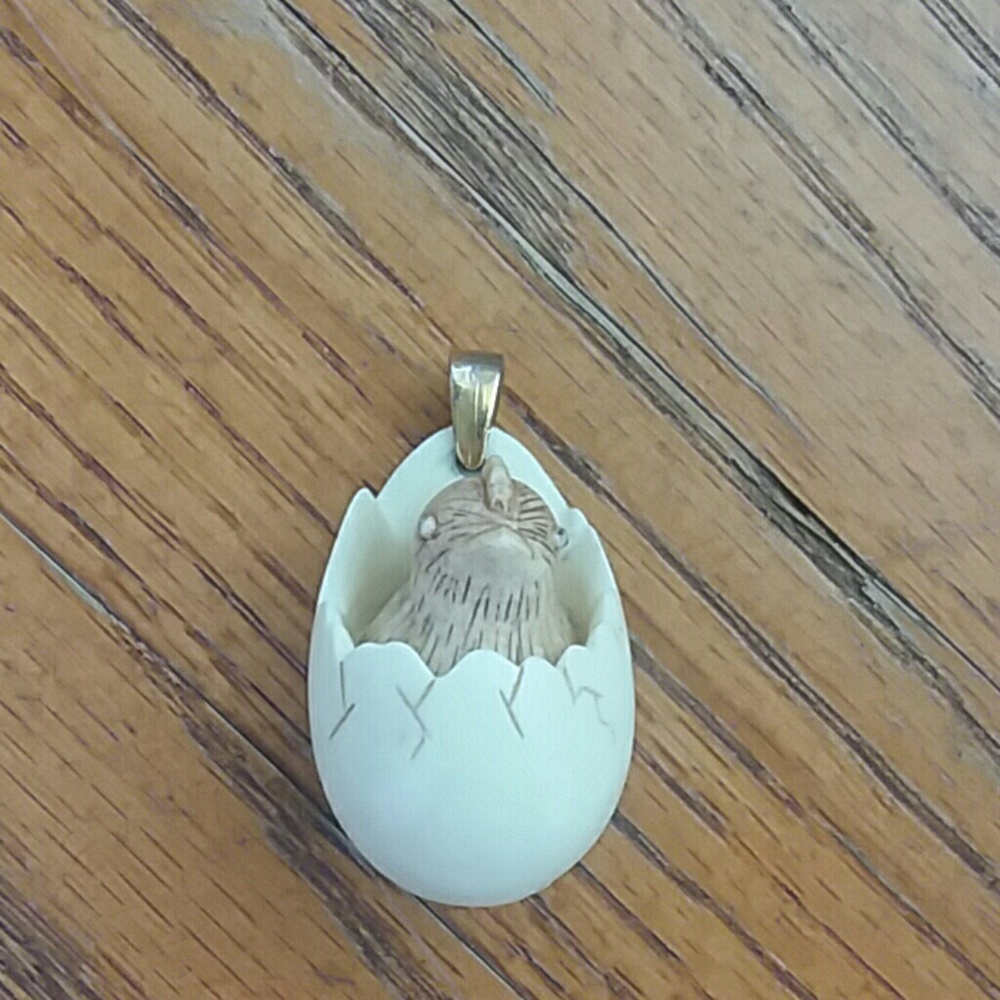 Vintage Razza Chicken Hatching Pendant - Gem